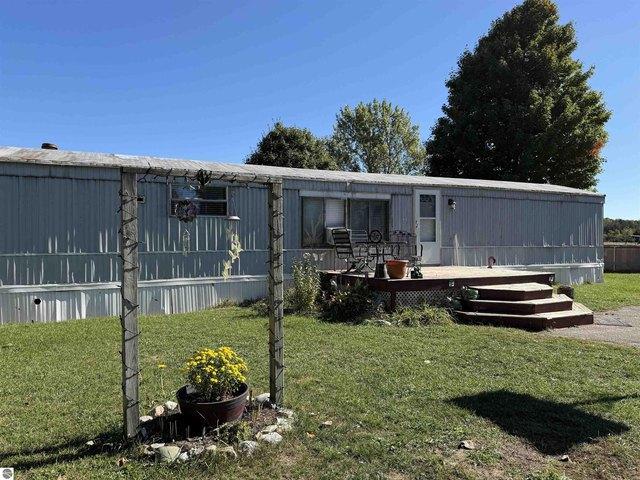 5793 W Blair Townhall Rd, Grawn, MI 49637