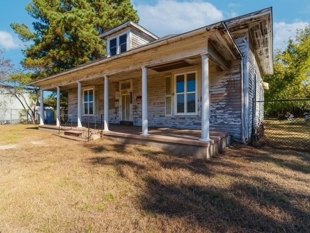 579 17th St SE, Paris, TX 75460