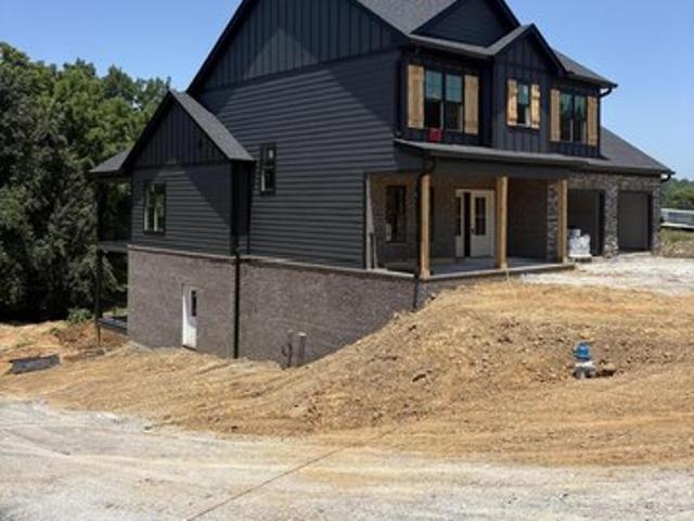 579 Carroll Creek Rd, Johnson City, TN 37601