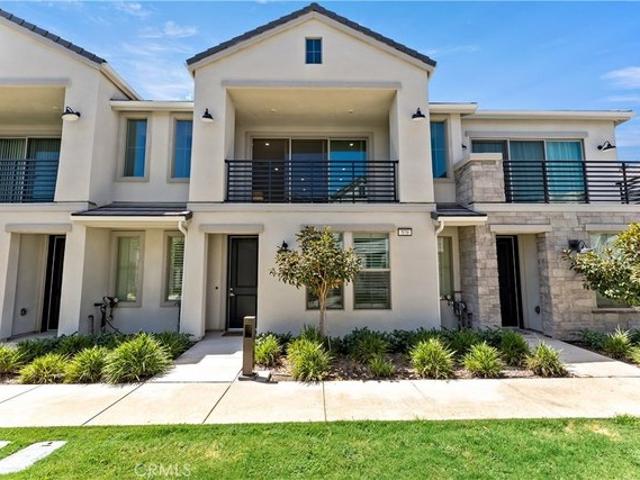 579 N Adler Ln, Clovis, CA 93611