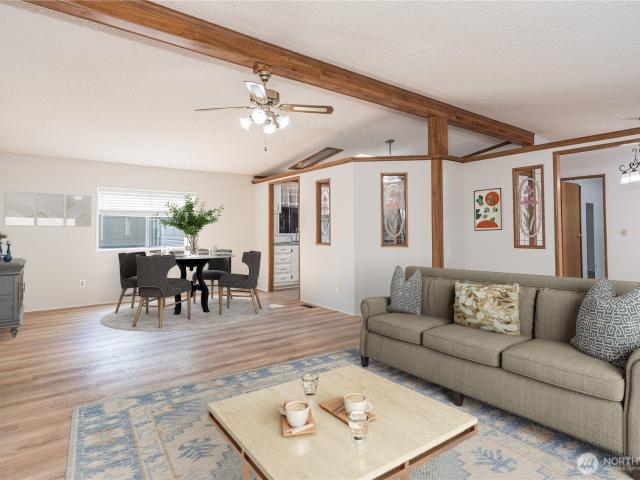 579 NW Silver Glen Lane