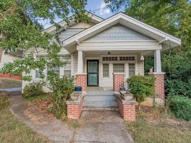 58040488 1312 E North St