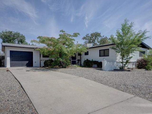 5804 Chaparral Cir NW, Albuquerque, NM 87114
