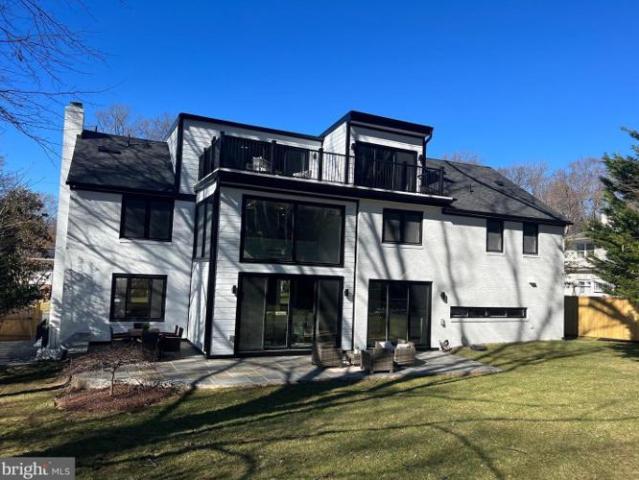 5804 Tanglewood Dr, Bethesda, MD 20817