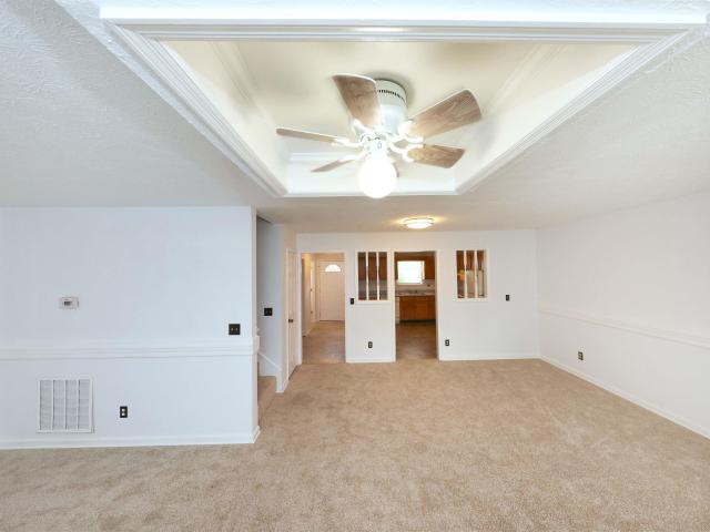 5804 Woodgate Circle