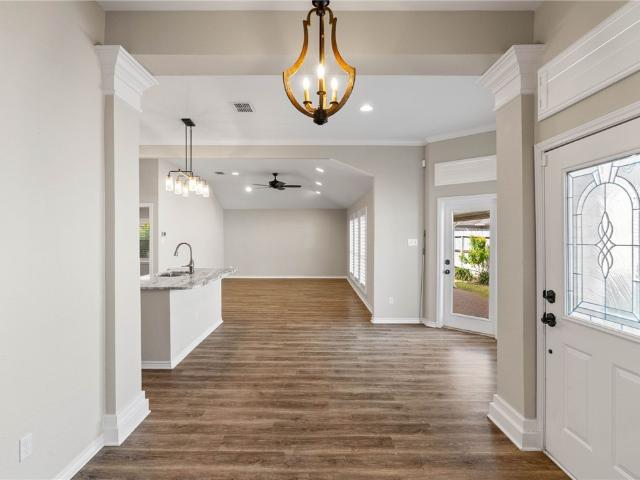 5805 English Ln