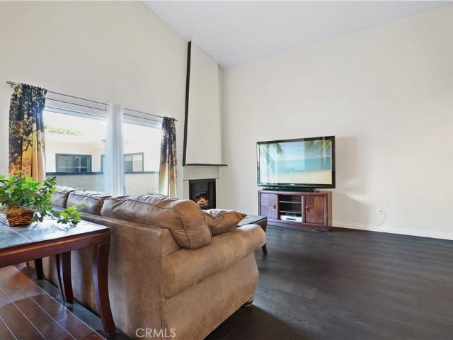 5805 Whitsett Avenue 211