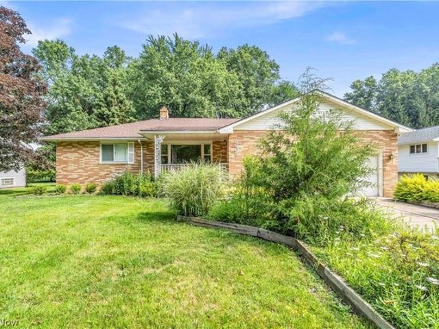 5805 Williamsburg Dr, Highland Heights, OH 44143
