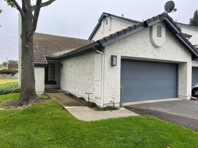 58066843 408 N Center Ct