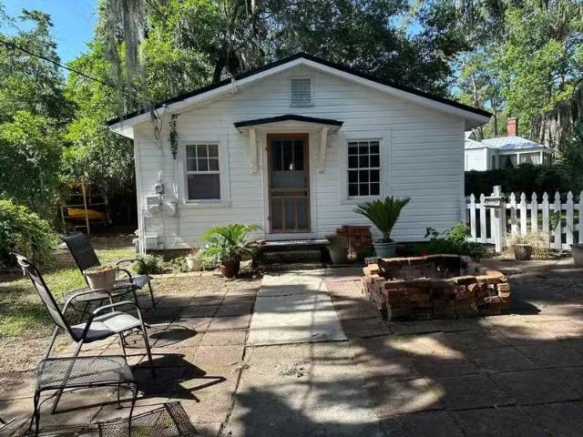58067563 926 La Chere St