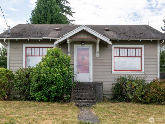 5806 Commercial Avenue