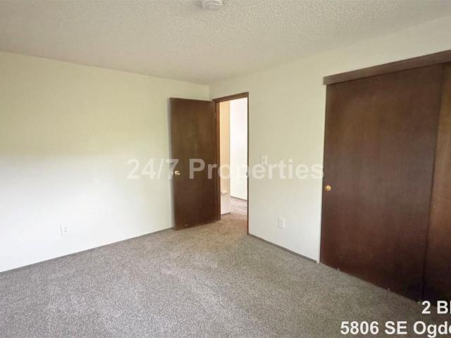 5806 SE Ogden St. 2 Bedroom Apartment for Rent at 5806 Se Ogden St, Portland, OR 97206 Brentwood Darlington