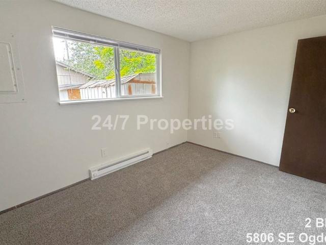 5806 SE Ogden St. 2 Bedroom Apartment for Rent at 5806 Se Ogden St, Portland, OR 97206 Brentwood Darlington