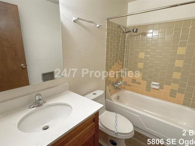 5806 SE Ogden St. 2 Bedroom Apartment for Rent at 5806 Se Ogden St, Portland, OR 97206 Brentwood Darlington