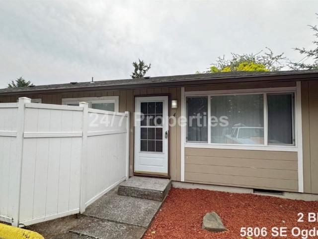5806 SE Ogden St. 2 Bedroom Apartment for Rent at 5806 Se Ogden St, Portland, OR 97206 Brentwood Darlington