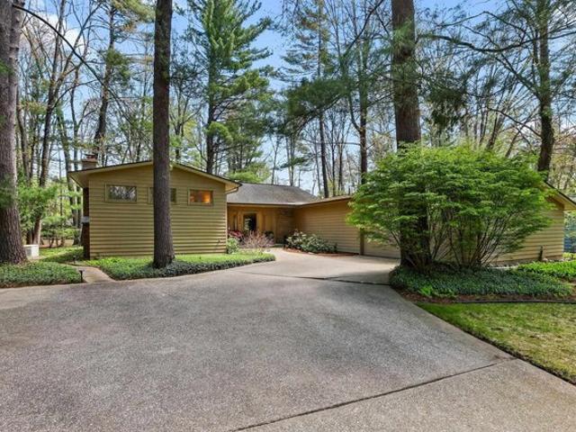 5806 Woodbridge Ln, Midland, MI 48640