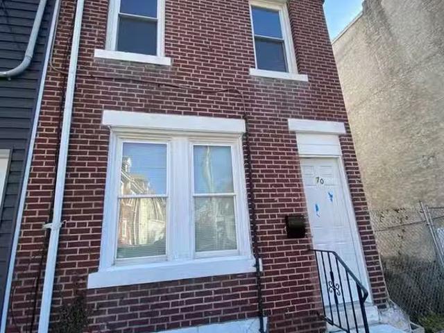 58077230 70 E Walnut Ln