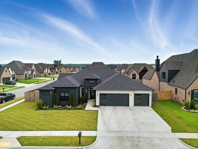5807 E 128th St S, Bixby, OK 74008