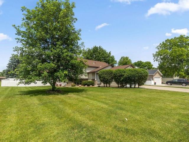 5809 th St W, Apple Valley, MN 55124