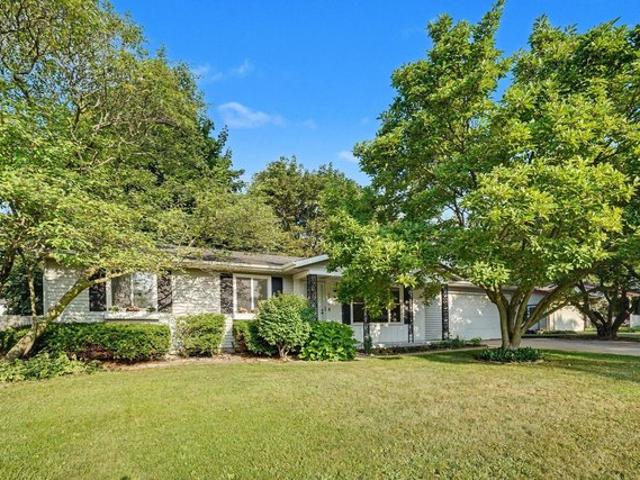 5800 Newhaven Dr, Portage, MI 49024