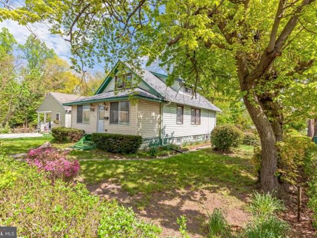 5800 Beaver Dam Rd, Bristol, PA 19007