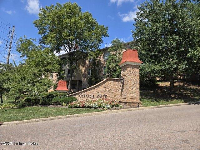 5800 Coach Gate Wynde Apt 295, Louisville, KY 40207