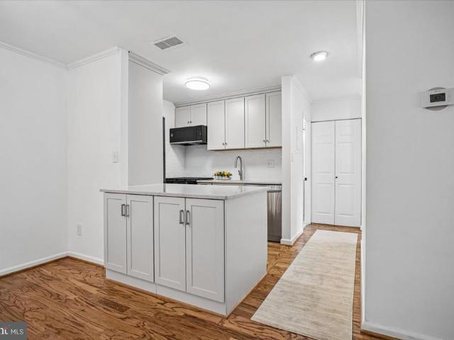 5800 Cove Landing Road # 304