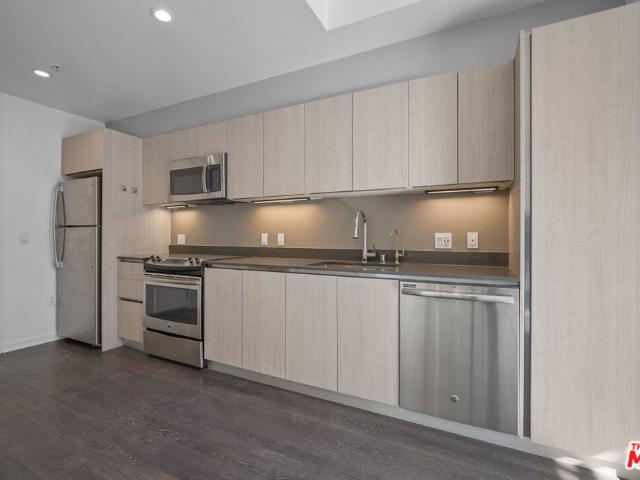 5800 Harold Way 204