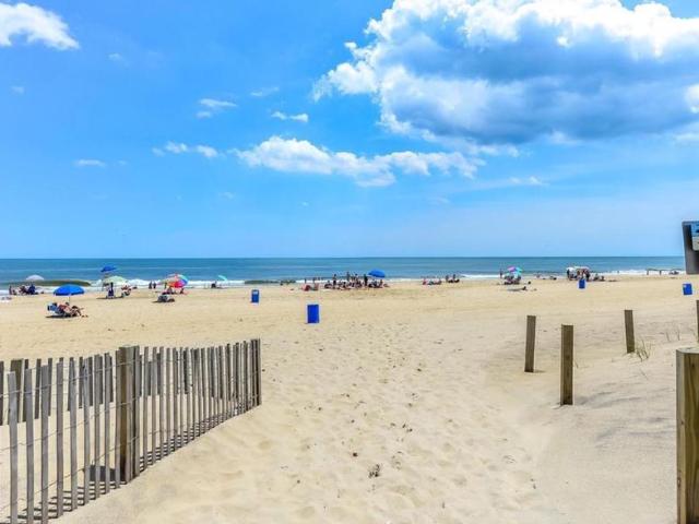 5801 Atlantic Avenue # 305