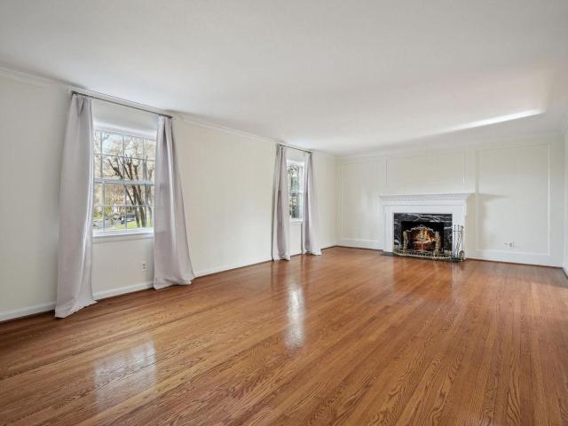 5801 Hillburne Way, Chevy Chase, US, MD