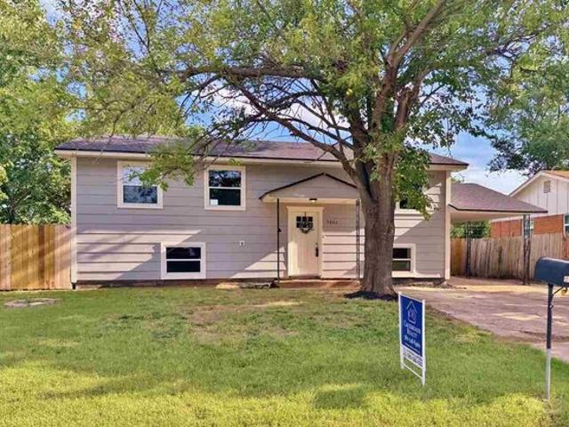 5802 NW Kinyon Ave, Lawton, OK 73505