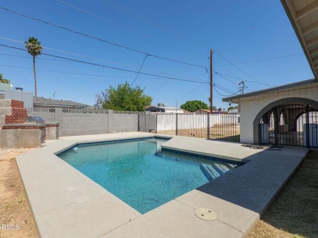 5802 N 61ST Drive