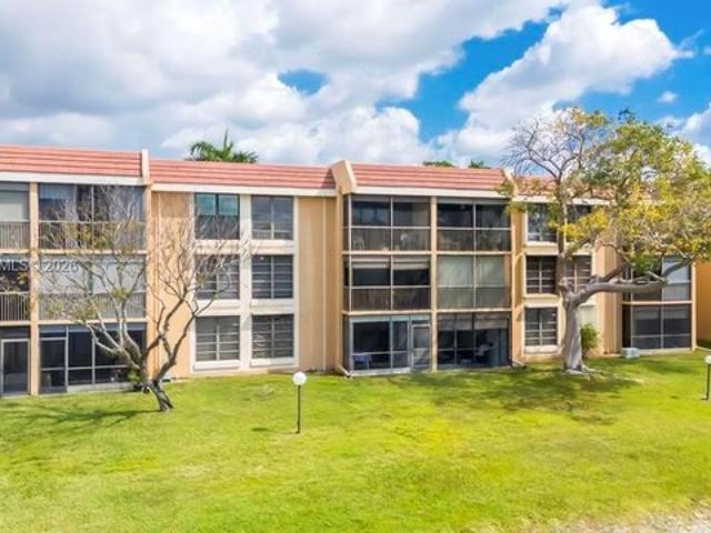 5802 Coral Lake Dr Unit 102, Margate, FL 33063