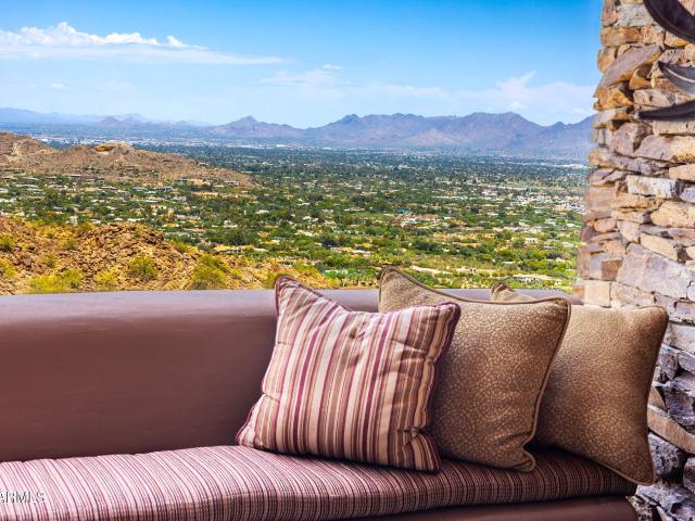 5802 e cholla lane