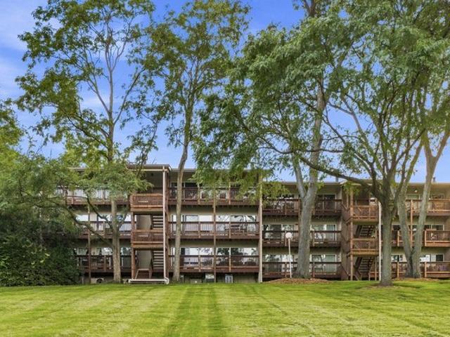 5803 Oakwood Dr Unit 2D, Lisle, IL 60532
