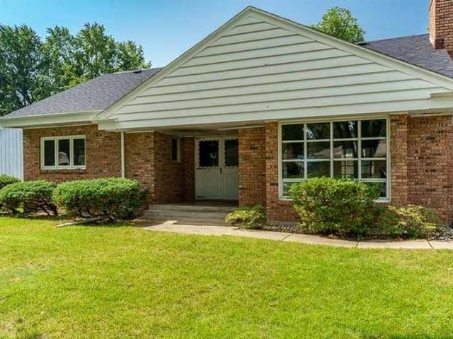 5803 Clarendon Dr, Rockford, IL 61114