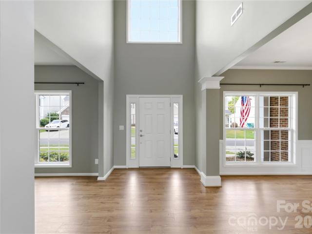 5803 Lindley Crescent Drive