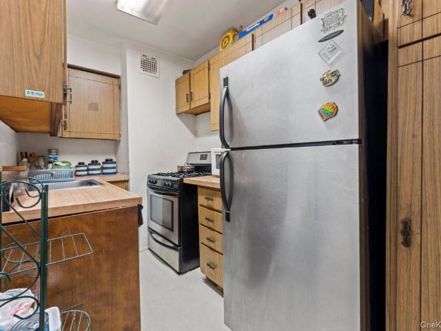 5803 street 4HH