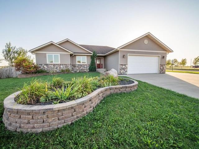 580 Canyon Ln NW, Eyota, MN 55934