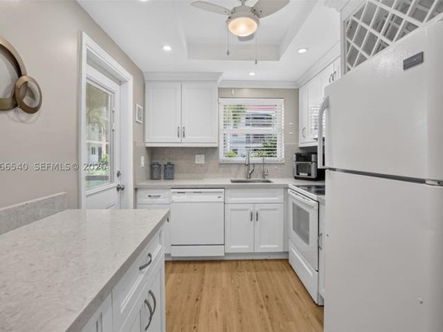 580 Egret Dr Apt 108, Hallandale Beach, FL 33009