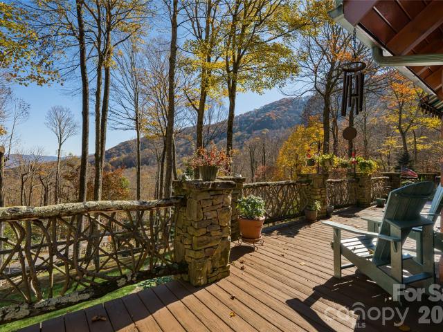 580 Flying Hawk Trail