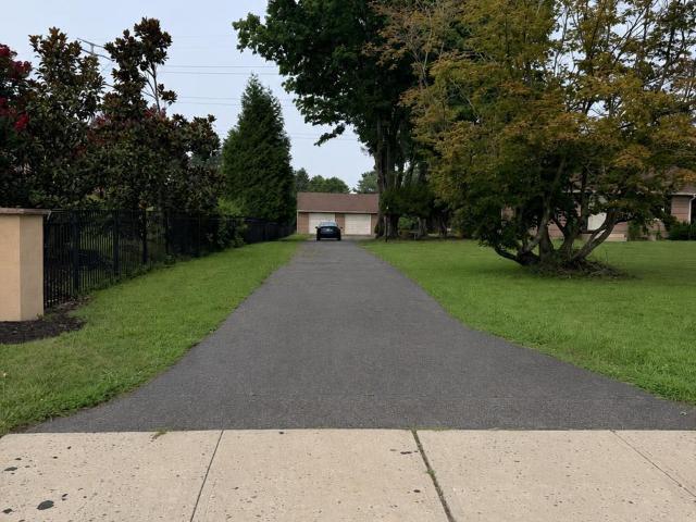 580 Village Road W
