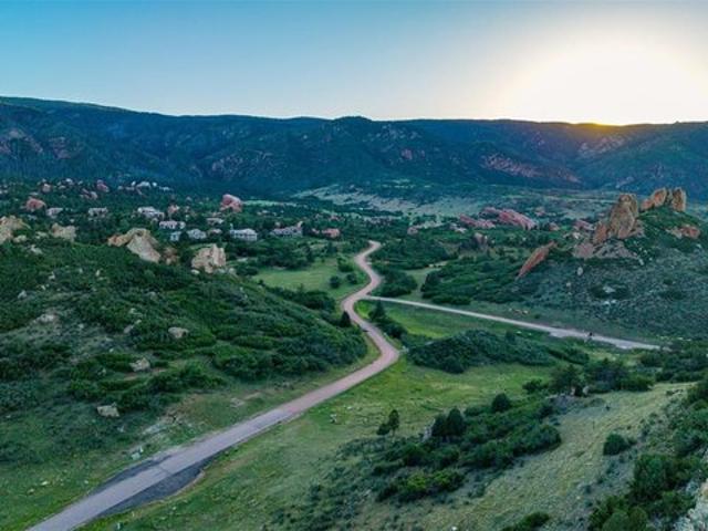 5814 Country Club Dr, Larkspur, CO 80118