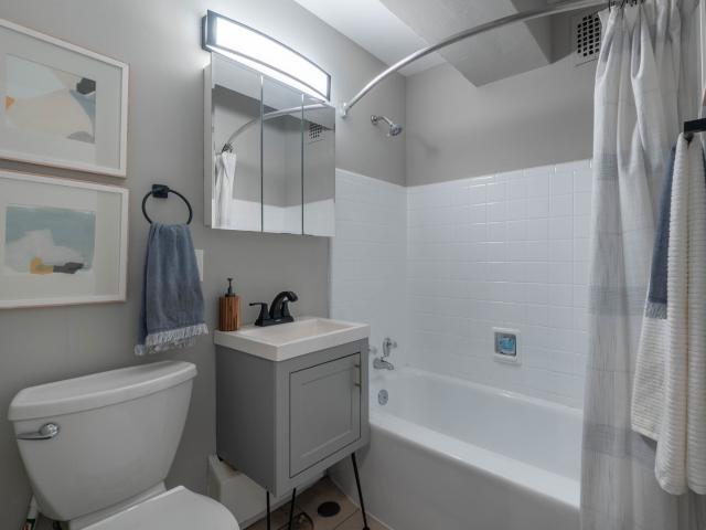 5815 N Sheridan Road # 810