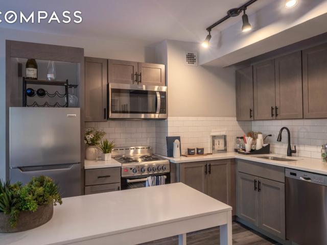 5815 N Sheridan Rd 810, Chicago, IL