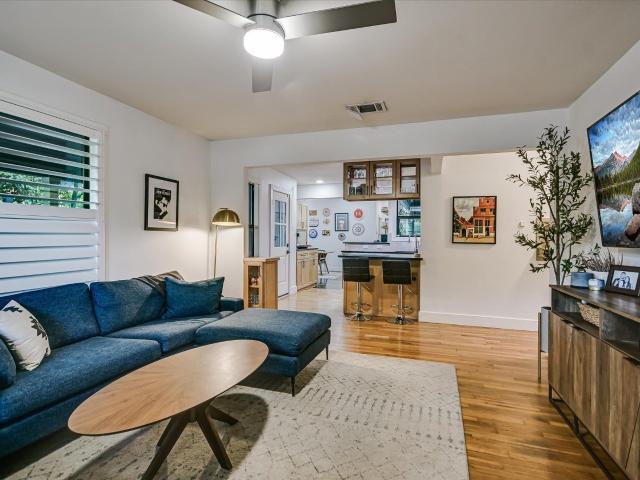 5815 Duval St
