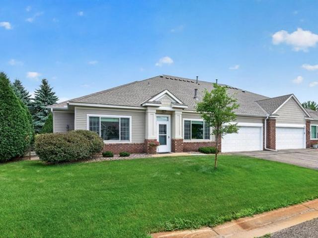 5815 Prairie Ridge Dr, Shoreview, MN 55126