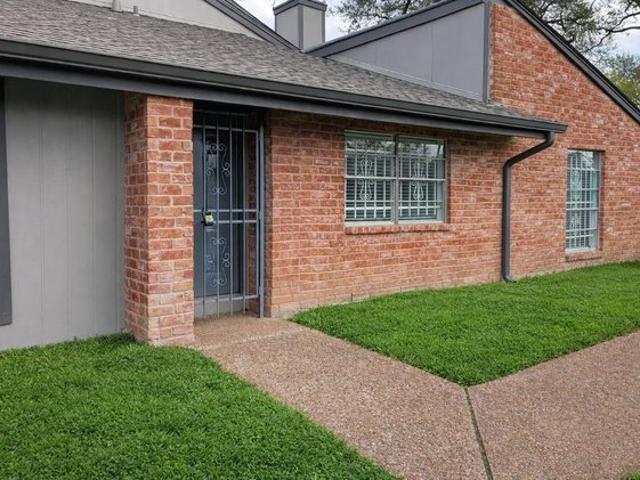 5815 Village Forest Ct, Houston, TX 77092