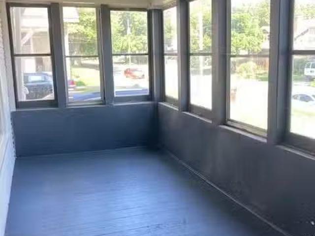 58160061 608 East Republic Street