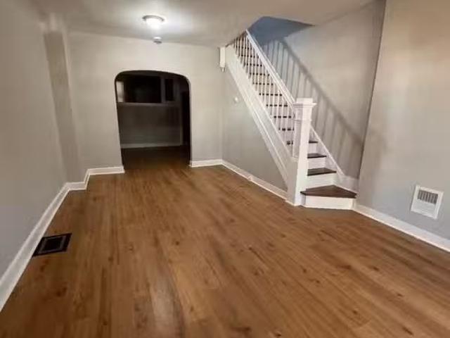 58167313 132 Collins Ave